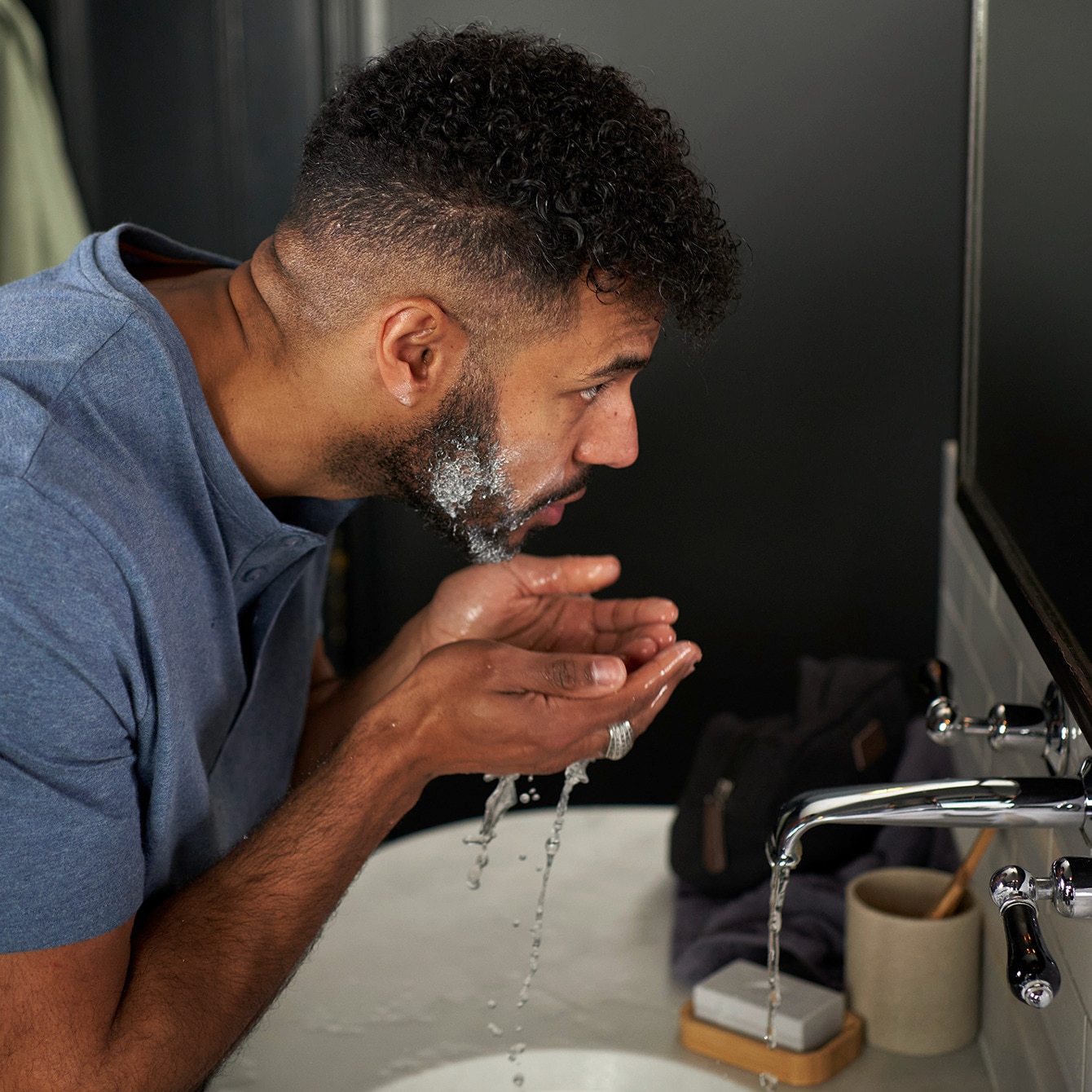 3 steps to wash away beard dandruff