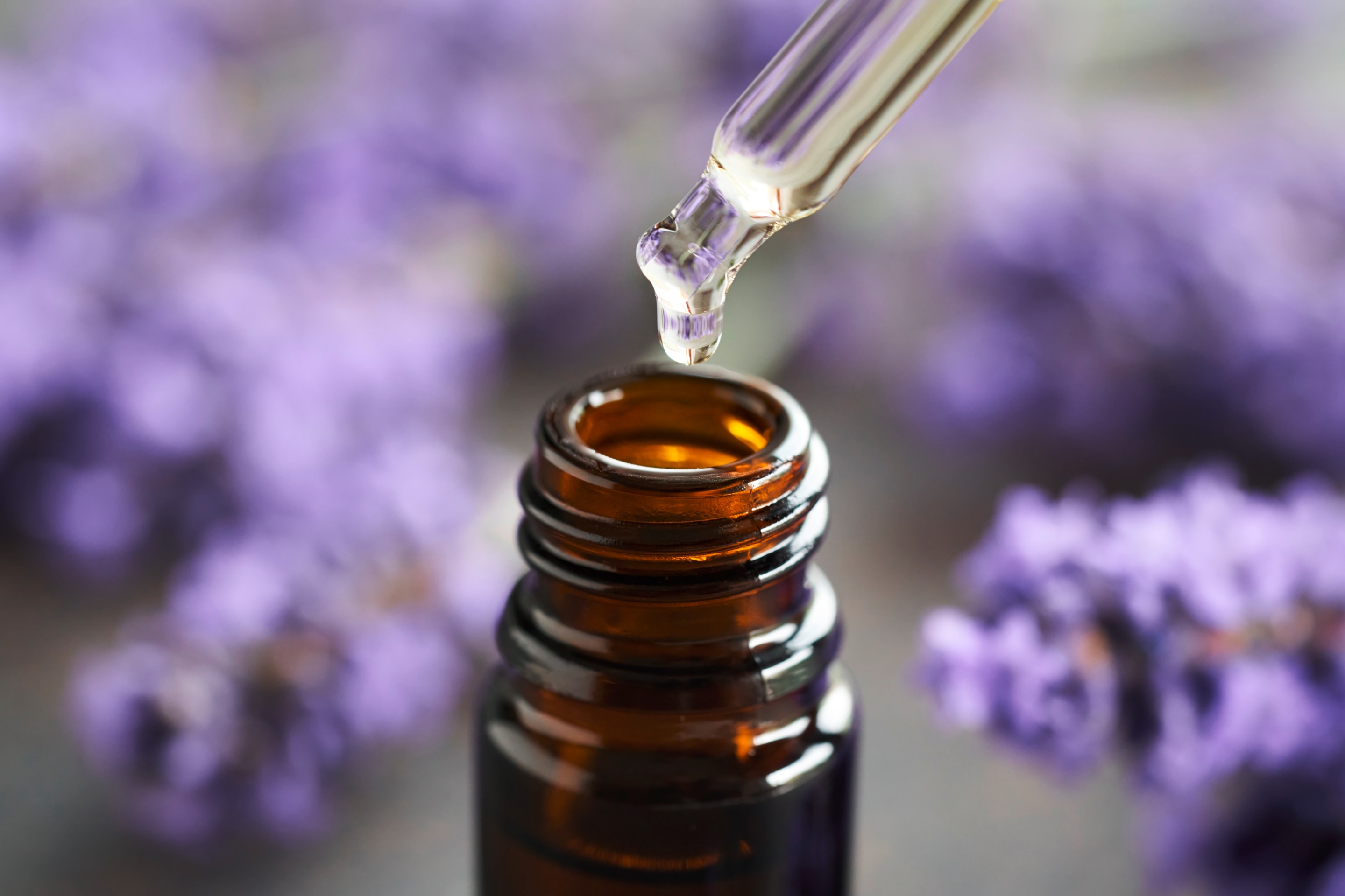 10 Manfaat Essential Oil yang Belum Lo Tau, Bisa Dijadiin Parfum Nih! | Axe