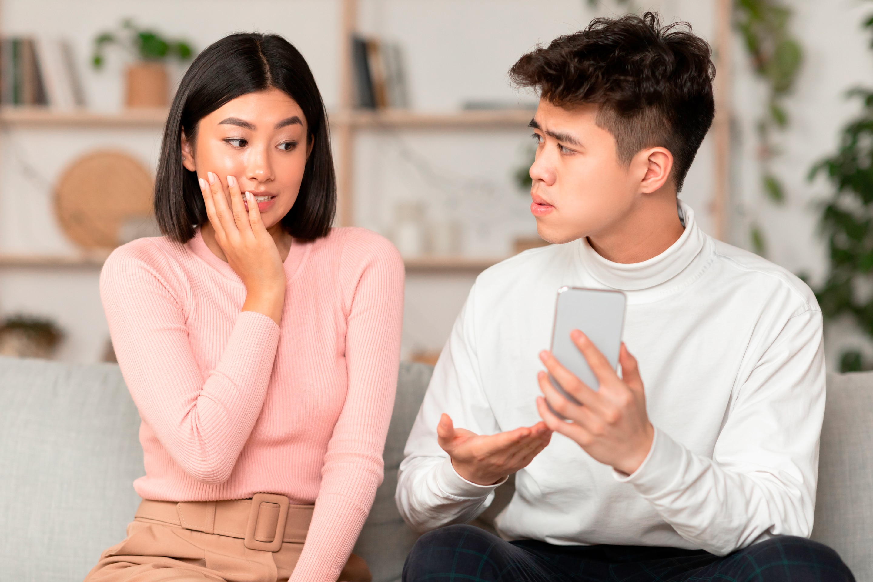 9 Ciri-ciri Pacar Selingkuh dan Cara Menghadapinya dengan Chill | Axe