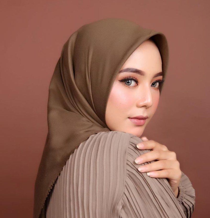 3 Tutorial Hijab Segi Empat untuk Gaya Sehari-hari yang Kasual | AllThingsBeauty