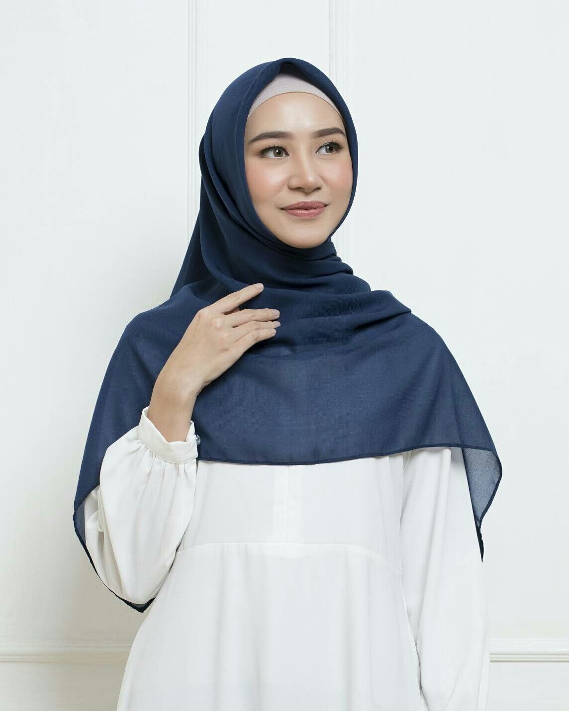 3 Tutorial Hijab Segi Empat untuk Gaya Sehari-hari yang Kasual | AllThingsBeauty