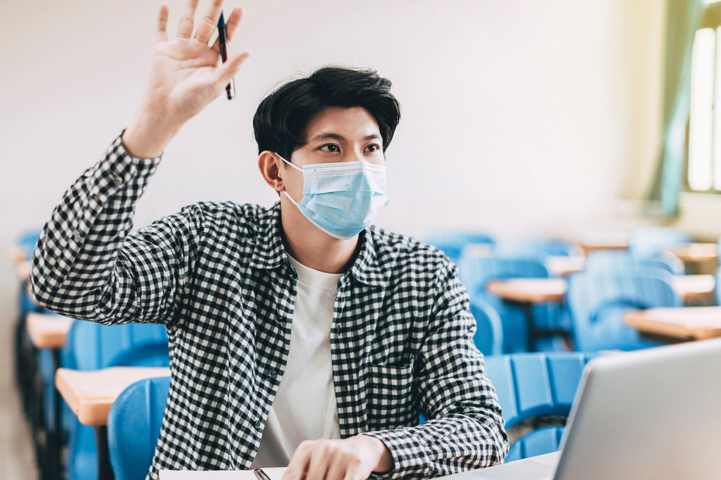 9 Ide Outfit Kuliah, Tetap Keren Meski Maskeran | Axe